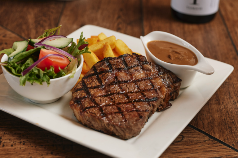 EAT & DRINK - The Blue Gums Hotel